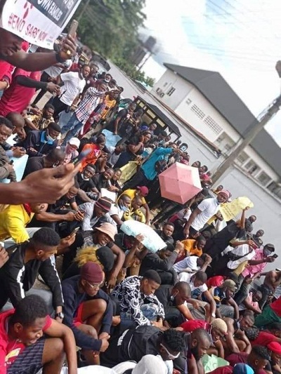 Awkuzu SARS Are Assassins: People Of Anambra Rock The Street Of Awka ...